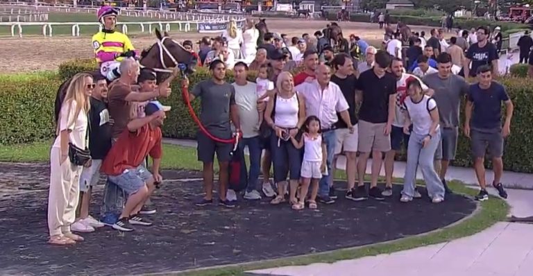 En potente carga Farchi ganó en Palermo - Pasión Turfística